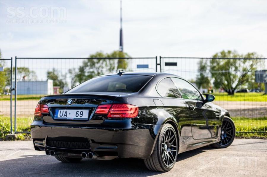 Black BMW M3 2008 in Riga, with an engine capacity of 4.00 L and mileage of 245 thousand km for 27990 €, photo 6 on AUTOMOTO.COM.LV
