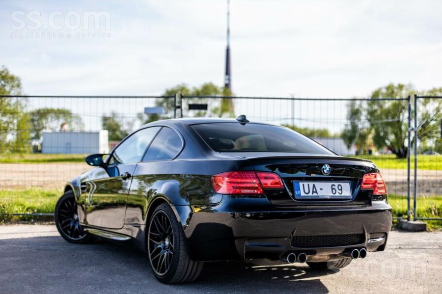 Black BMW M3 2008 in Riga, with an engine capacity of 4.00 L and mileage of 245 thousand km for 27990 €, photo 7 on AUTOMOTO.COM.LV