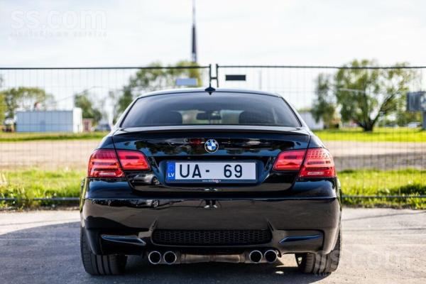 Black BMW M3 2008 in Riga, with an engine capacity of 4.00 L and mileage of 245 thousand km for 27990 €, photo 8 on AUTOMOTO.COM.LV