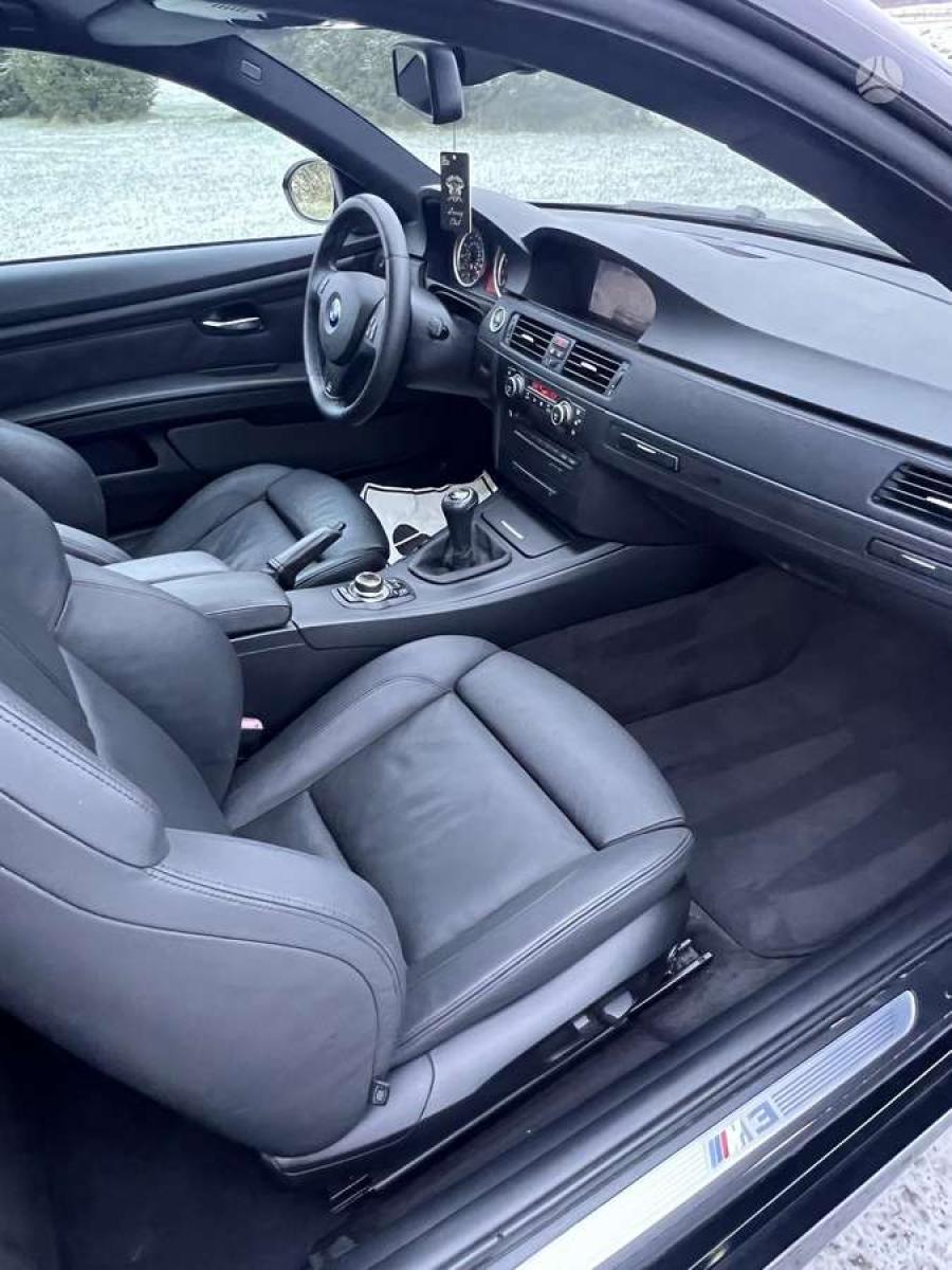 Black BMW M3 2008 in Marijampole, with an engine capacity of 4.00 L and mileage of 187 thousand km for 28500 €, photo 3 on AUTOMOTO.COM.LV