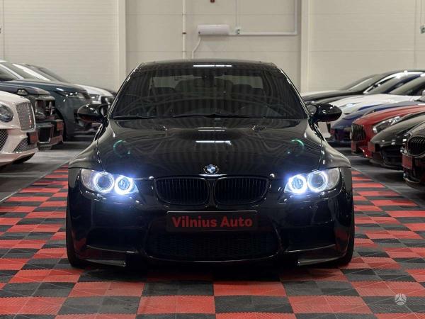 Black BMW M3 2008 in Vilnius, with an engine capacity of 4.00 L and mileage of 128 thousand km for 33000 €, photo 3 on AUTOMOTO.COM.LV