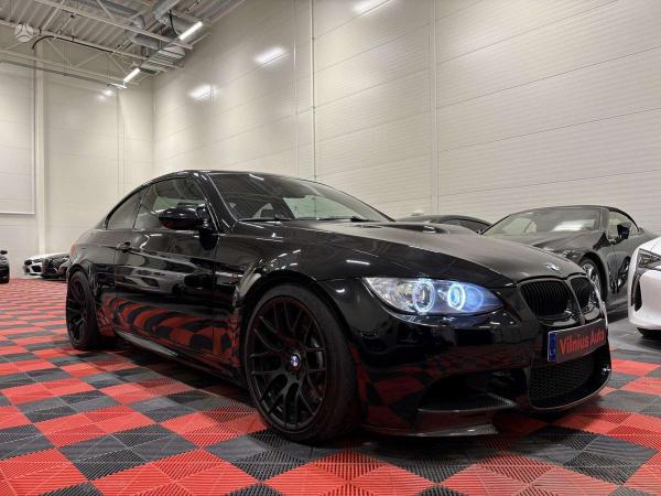 Black BMW M3 2008 in Vilnius, with an engine capacity of 4.00 L and mileage of 128 thousand km for 33000 €, photo 4 on AUTOMOTO.COM.LV