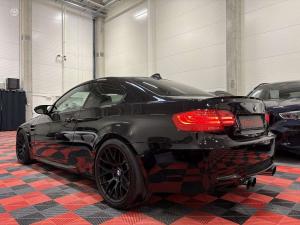 Black BMW M3 2008 in Vilnius, with an engine capacity of 4.00 L and mileage of 128 thousand km for 33000 €, photo 7 on AUTOMOTO.COM.LV
