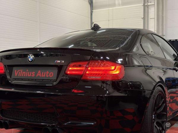 Black BMW M3 2008 in Vilnius, with an engine capacity of 4.00 L and mileage of 128 thousand km for 33000 €, photo 9 on AUTOMOTO.COM.LV