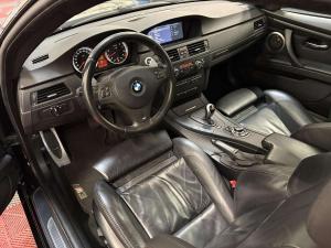 Black BMW M3 2008 in Vilnius, with an engine capacity of 4.00 L and mileage of 128 thousand km for 33000 €, photo 12 on AUTOMOTO.COM.LV