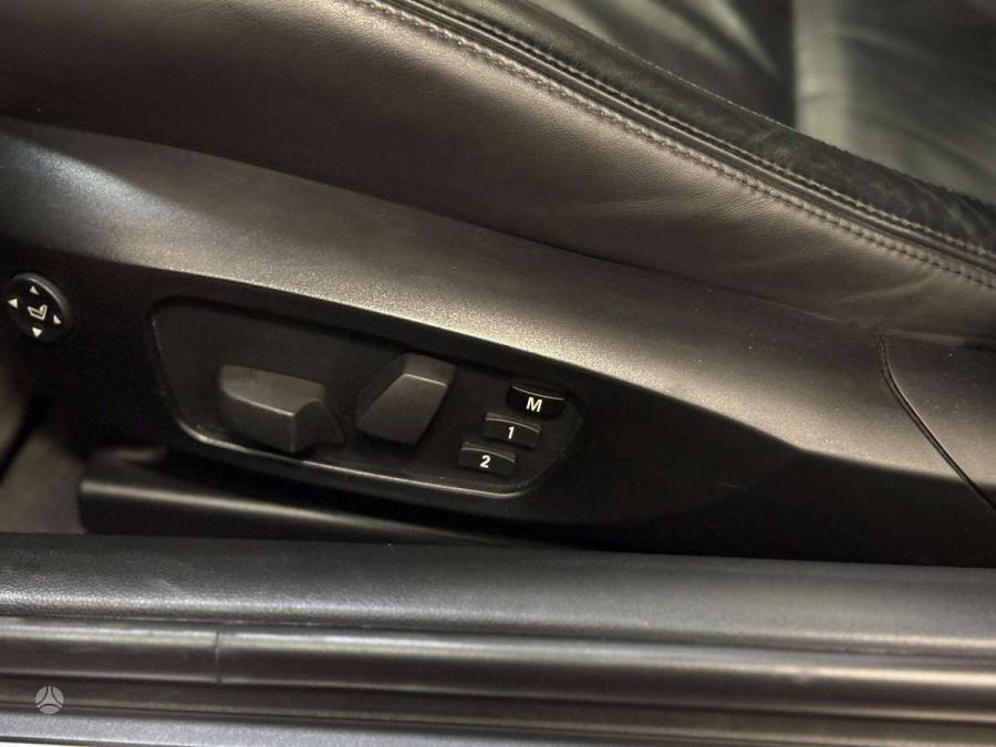 Black BMW M3 2008 in Vilnius, with an engine capacity of 4.00 L and mileage of 128 thousand km for 33000 €, photo 15 on AUTOMOTO.COM.LV