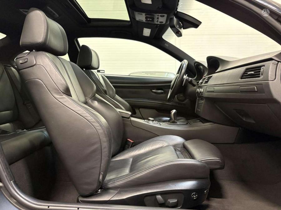 Black BMW M3 2008 in Vilnius, with an engine capacity of 4.00 L and mileage of 128 thousand km for 33000 €, photo 18 on AUTOMOTO.COM.LV