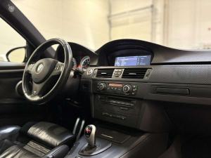 Black BMW M3 2008 in Vilnius, with an engine capacity of 4.00 L and mileage of 128 thousand km for 33000 €, photo 19 on AUTOMOTO.COM.LV