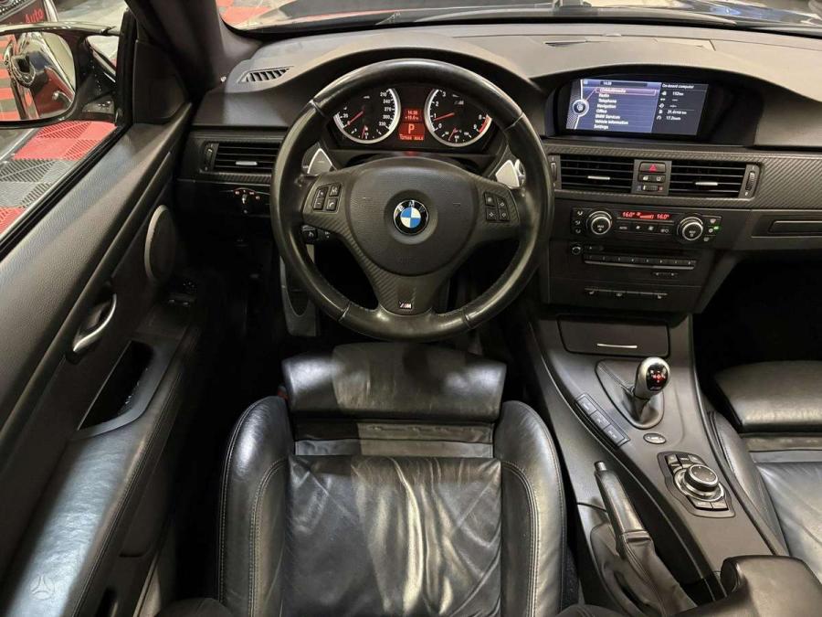 Black BMW M3 2008 in Vilnius, with an engine capacity of 4.00 L and mileage of 128 thousand km for 33000 €, photo 21 on AUTOMOTO.COM.LV