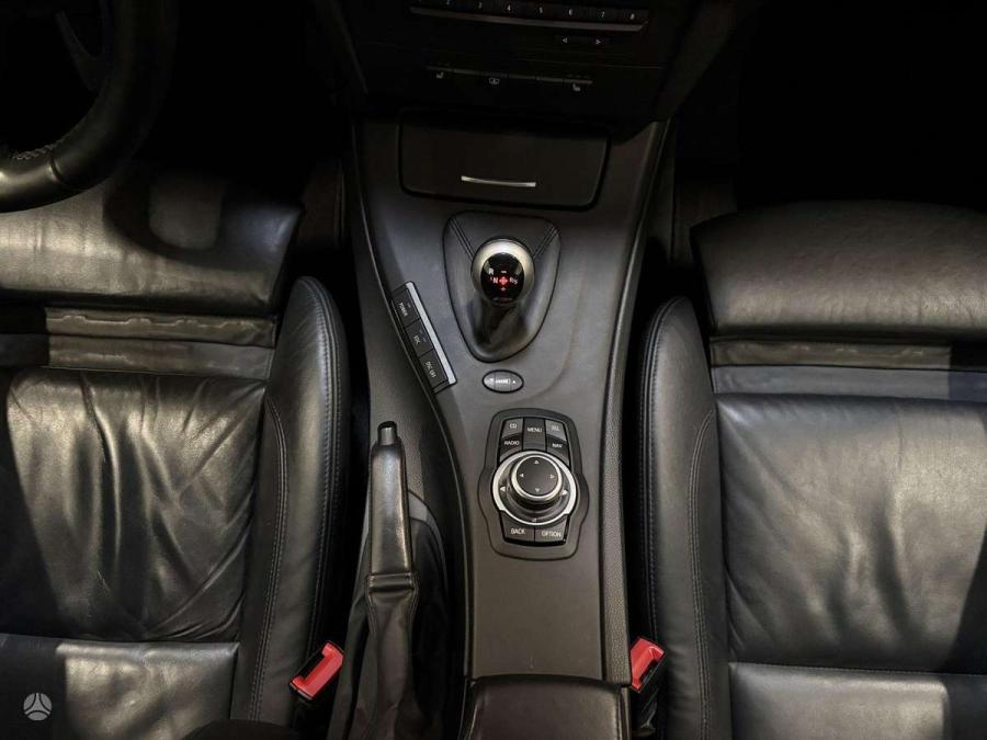 Black BMW M3 2008 in Vilnius, with an engine capacity of 4.00 L and mileage of 128 thousand km for 33000 €, photo 24 on AUTOMOTO.COM.LV