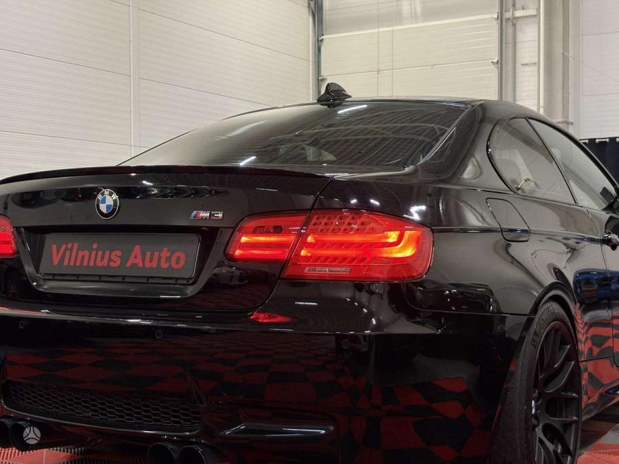 Melns BMW M3 2008 Viļņa, ar dzinēja tilpumu 4.00 L un nobraukumu 128 tūkst. km par 32790 €, foto 9 vietnē AUTOMOTO.COM.LV