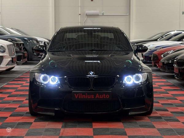 Black BMW M3 2008 in Vilnius, with an engine capacity of 4.00 L and mileage of 128 thousand km for 32790 €, photo 3 on AUTOMOTO.COM.LV