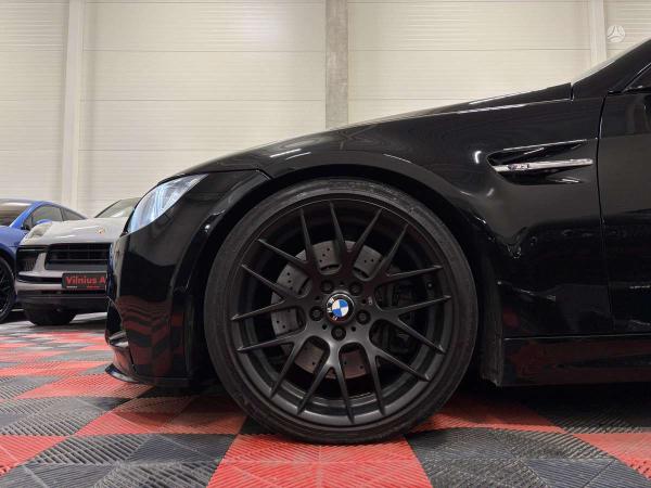 Black BMW M3 2008 in Vilnius, with an engine capacity of 4.00 L and mileage of 128 thousand km for 32790 €, photo 10 on AUTOMOTO.COM.LV