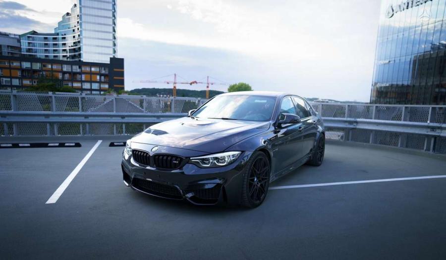 Black BMW M3 2017 in Vilnius, with an engine capacity of 2.98 L and mileage of 107 thousand km for 39500 €, photo 1 on AUTOMOTO.COM.LV
