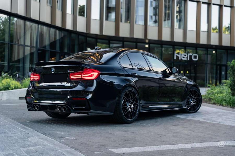Black BMW M3 2018 in Vilnius, with an engine capacity of 2.98 L and mileage of 114 thousand km for 45990 €, photo 5 on AUTOMOTO.COM.LV