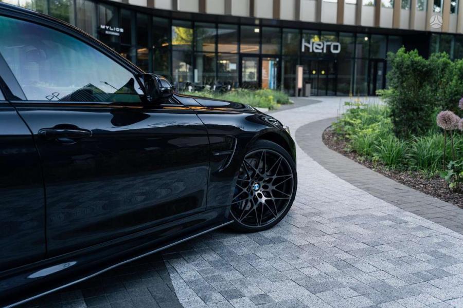 Black BMW M3 2018 in Vilnius, with an engine capacity of 2.98 L and mileage of 114 thousand km for 45990 €, photo 6 on AUTOMOTO.COM.LV