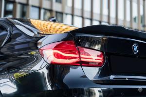 Black BMW M3 2018 in Vilnius, with an engine capacity of 2.98 L and mileage of 114 thousand km for 45990 €, photo 12 on AUTOMOTO.COM.LV