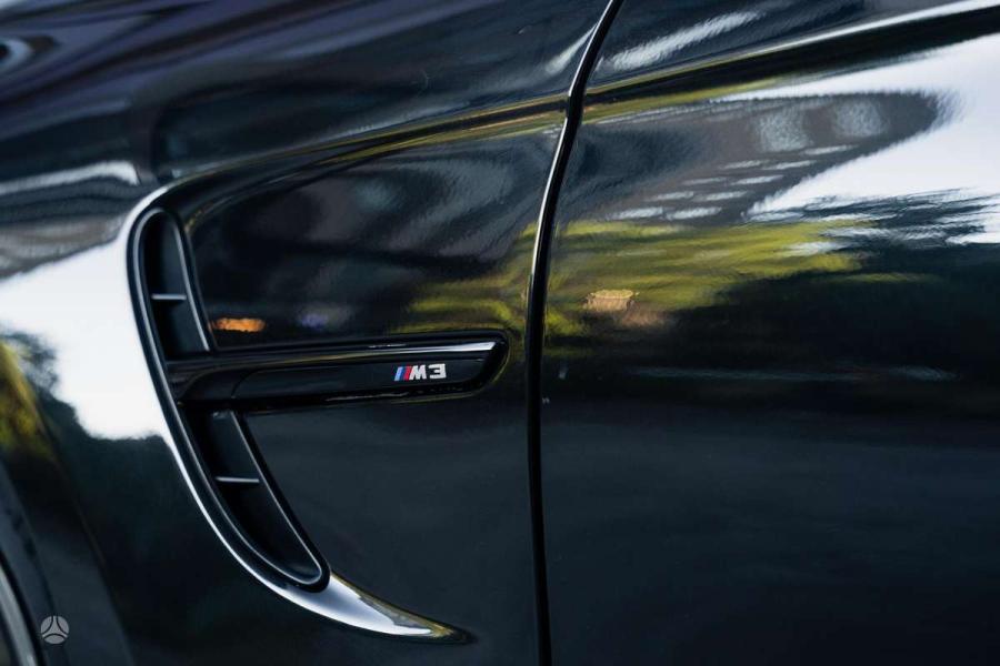 Black BMW M3 2018 in Vilnius, with an engine capacity of 2.98 L and mileage of 114 thousand km for 45990 €, photo 13 on AUTOMOTO.COM.LV