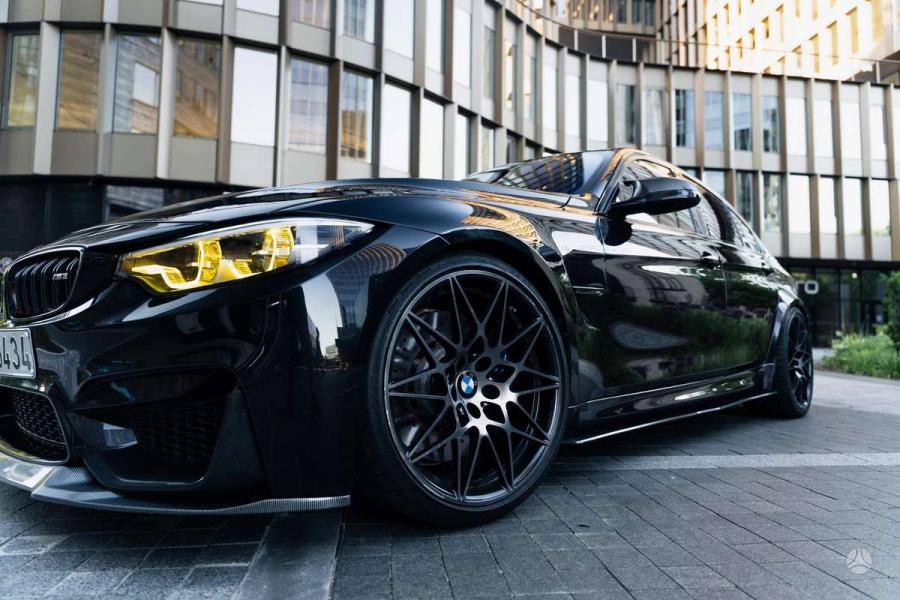 Black BMW M3 2018 in Vilnius, with an engine capacity of 2.98 L and mileage of 114 thousand km for 45990 €, photo 19 on AUTOMOTO.COM.LV