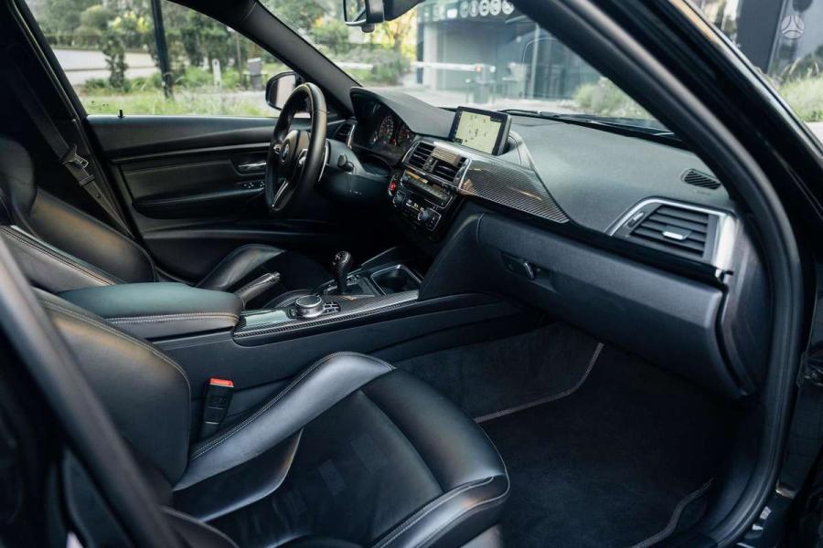 Black BMW M3 2018 in Vilnius, with an engine capacity of 2.98 L and mileage of 114 thousand km for 45990 €, photo 24 on AUTOMOTO.COM.LV