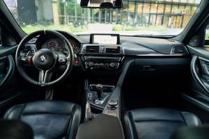 Black BMW M3 2018 in Vilnius, with an engine capacity of 2.98 L and mileage of 114 thousand km for 45990 €, photo 27 on AUTOMOTO.COM.LV
