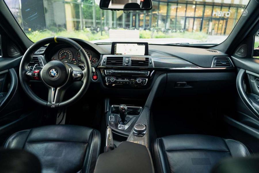 Black BMW M3 2018 in Vilnius, with an engine capacity of 2.98 L and mileage of 114 thousand km for 45990 €, photo 27 on AUTOMOTO.COM.LV