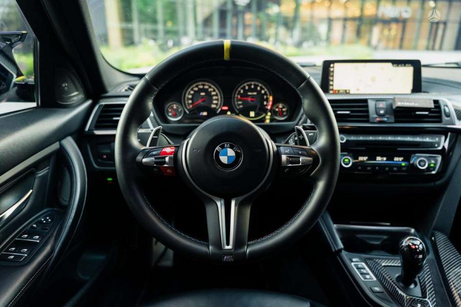 Black BMW M3 2018 in Vilnius, with an engine capacity of 2.98 L and mileage of 114 thousand km for 45990 €, photo 28 on AUTOMOTO.COM.LV