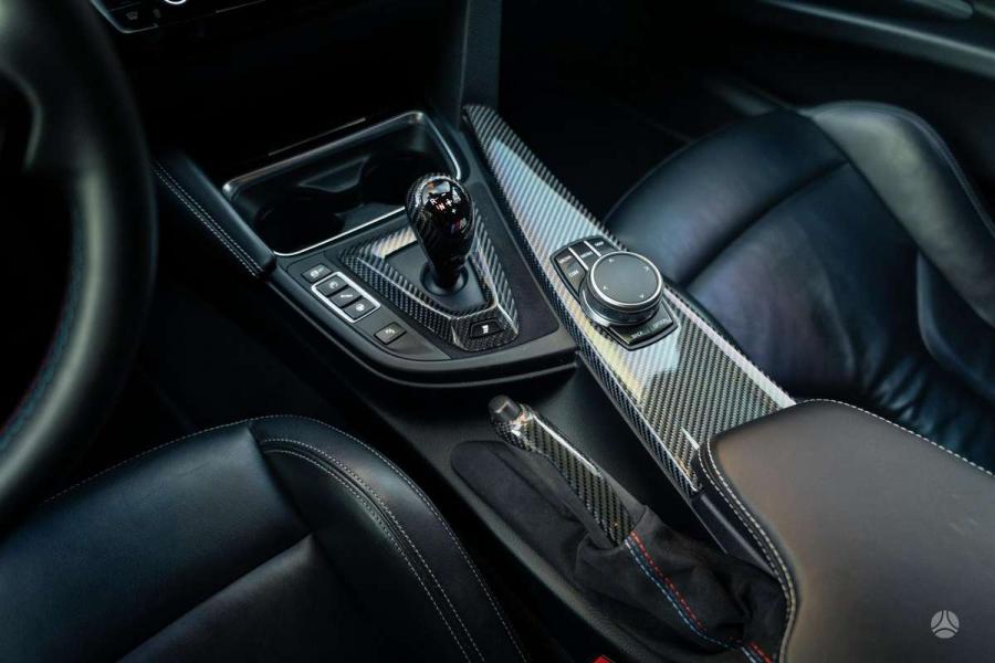Black BMW M3 2018 in Vilnius, with an engine capacity of 2.98 L and mileage of 114 thousand km for 45990 €, photo 31 on AUTOMOTO.COM.LV