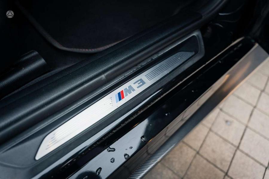 Black BMW M3 2018 in Vilnius, with an engine capacity of 2.98 L and mileage of 114 thousand km for 45990 €, photo 32 on AUTOMOTO.COM.LV