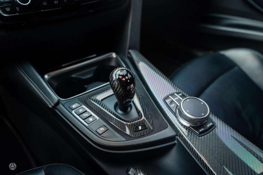 Black BMW M3 2018 in Vilnius, with an engine capacity of 2.98 L and mileage of 114 thousand km for 45990 €, photo 35 on AUTOMOTO.COM.LV