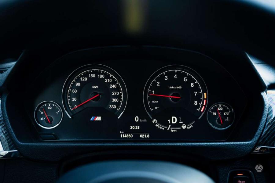 Black BMW M3 2018 in Vilnius, with an engine capacity of 2.98 L and mileage of 114 thousand km for 45990 €, photo 37 on AUTOMOTO.COM.LV
