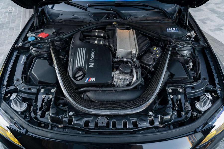 Black BMW M3 2018 in Vilnius, with an engine capacity of 2.98 L and mileage of 114 thousand km for 45990 €, photo 42 on AUTOMOTO.COM.LV
