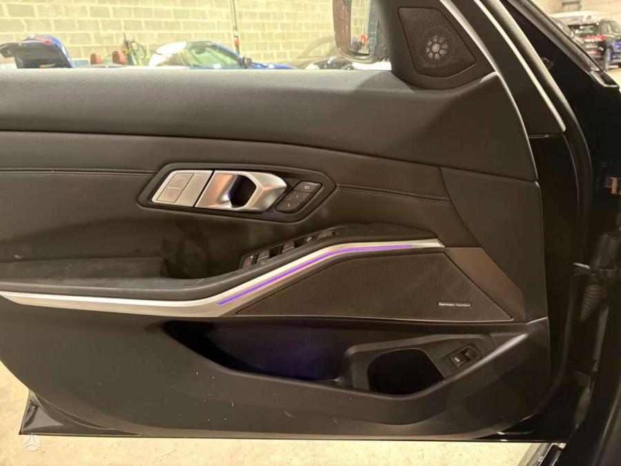 Melns BMW M3 2022 Panevēža, ar dzinēja tilpumu 2.99 L un nobraukumu 63 tūkst. km par 33000 €, foto 21 vietnē AUTOMOTO.COM.LV