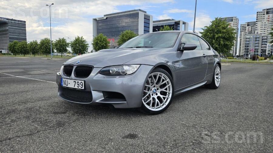 Pelēks BMW M3 2010 Rīga, ar dzinēja tilpumu 4.00 L un nobraukumu 186 tūkst. km par 32000 €, foto 1 vietnē AUTOMOTO.COM.LV