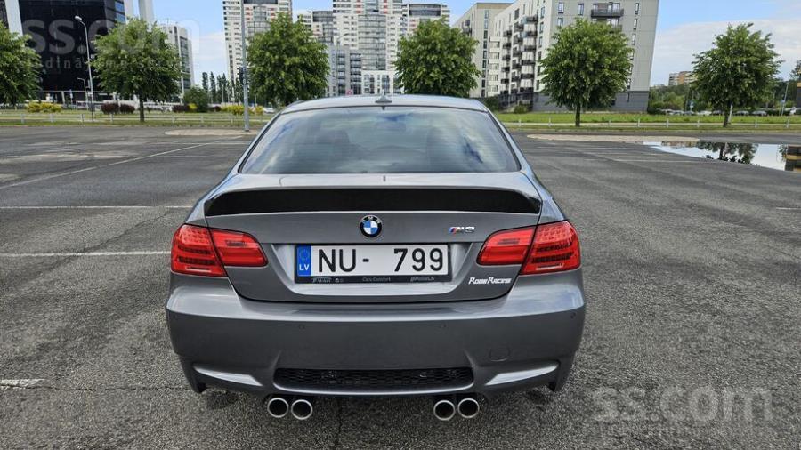 Pelēks BMW M3 2010 Rīga, ar dzinēja tilpumu 4.00 L un nobraukumu 186 tūkst. km par 32000 €, foto 3 vietnē AUTOMOTO.COM.LV