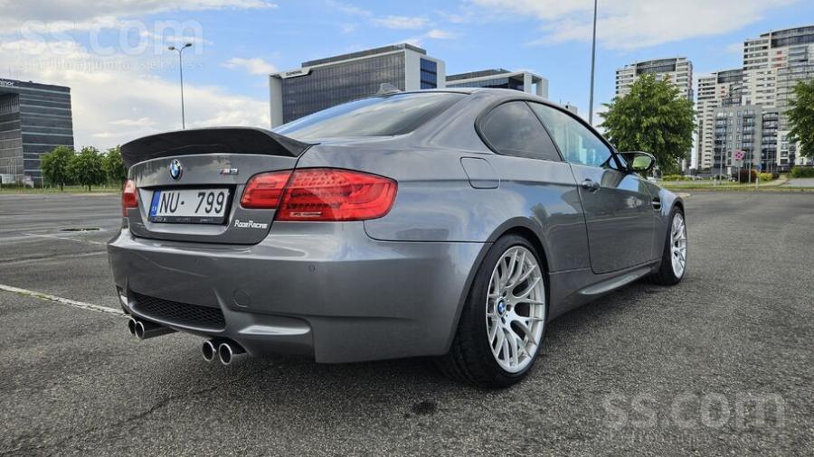 Pelēks BMW M3 2010 Rīga, ar dzinēja tilpumu 4.00 L un nobraukumu 186 tūkst. km par 32000 €, foto 4 vietnē AUTOMOTO.COM.LV