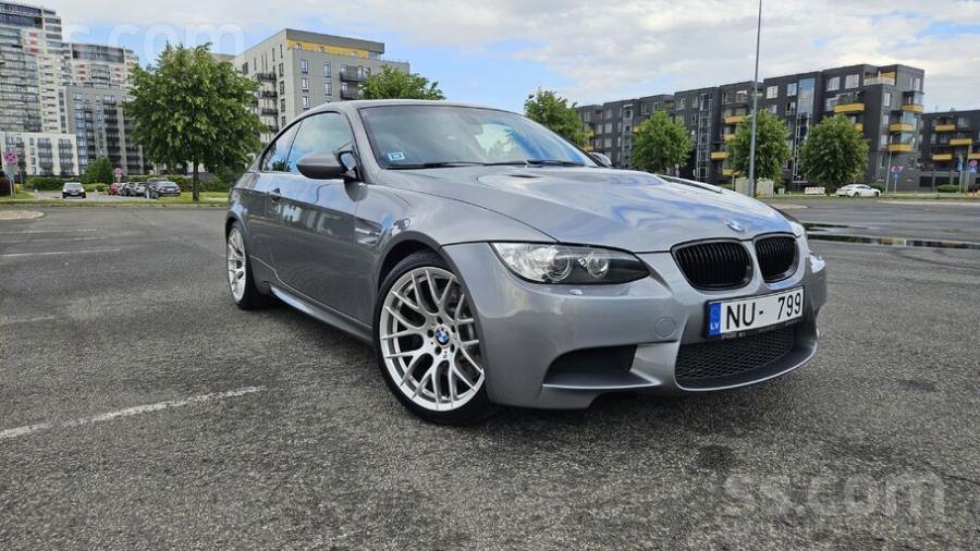 Pelēks BMW M3 2010 Rīga, ar dzinēja tilpumu 4.00 L un nobraukumu 186 tūkst. km par 32000 €, foto 5 vietnē AUTOMOTO.COM.LV