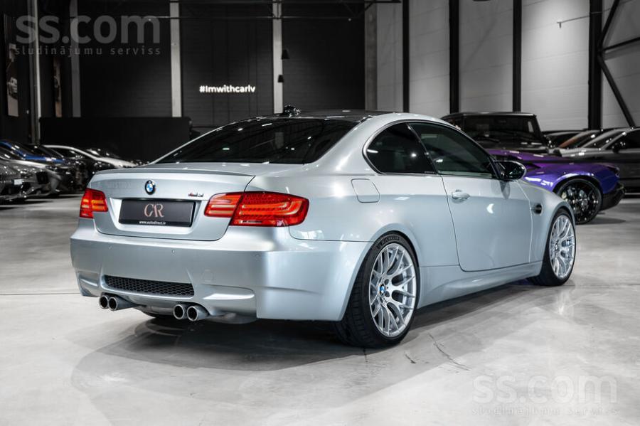 Pelēks BMW M3 2010 Rīga, ar dzinēja tilpumu 4.00 L un nobraukumu 204 tūkst. km par 35000 €, foto 5 vietnē AUTOMOTO.COM.LV