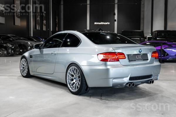 Pelēks BMW M3 2010 Rīga, ar dzinēja tilpumu 4.00 L un nobraukumu 204 tūkst. km par 35000 €, foto 6 vietnē AUTOMOTO.COM.LV