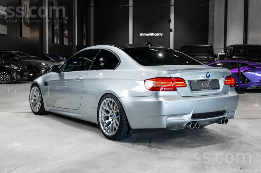 Pelēks BMW M3 2010 Rīga, ar dzinēja tilpumu 4.00 L un nobraukumu 204 tūkst. km par 35000 €, foto 7 vietnē AUTOMOTO.COM.LV