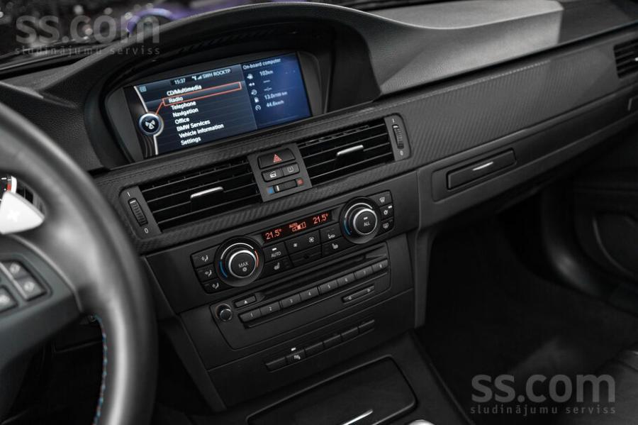 Pelēks BMW M3 2010 Rīga, ar dzinēja tilpumu 4.00 L un nobraukumu 204 tūkst. km par 35000 €, foto 21 vietnē AUTOMOTO.COM.LV