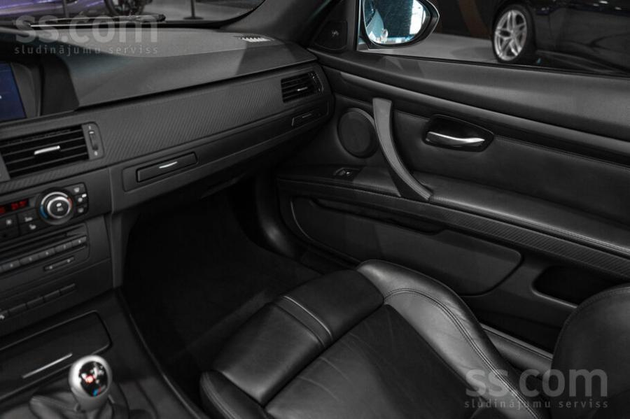 Pelēks BMW M3 2010 Rīga, ar dzinēja tilpumu 4.00 L un nobraukumu 204 tūkst. km par 35000 €, foto 29 vietnē AUTOMOTO.COM.LV