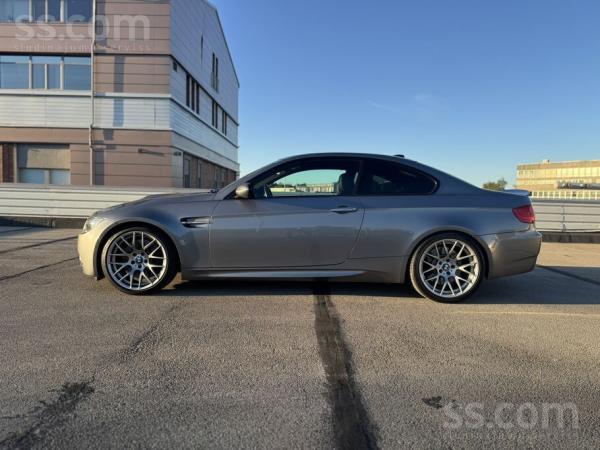 Pelēks BMW M3 2013 Rīga, ar dzinēja tilpumu 4.00 L un nobraukumu 128 tūkst. km par 44900 €, foto 5 vietnē AUTOMOTO.COM.LV