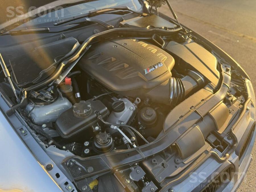 Pelēks BMW M3 2013 Rīga, ar dzinēja tilpumu 4.00 L un nobraukumu 128 tūkst. km par 44900 €, foto 24 vietnē AUTOMOTO.COM.LV
