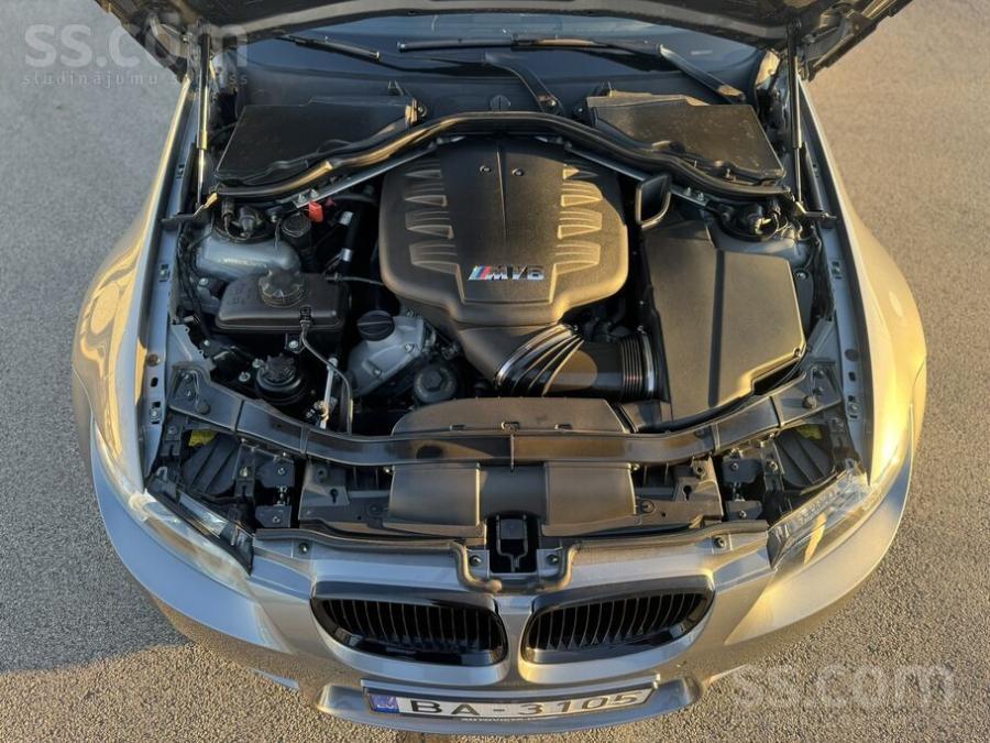 Pelēks BMW M3 2013 Rīga, ar dzinēja tilpumu 4.00 L un nobraukumu 128 tūkst. km par 44900 €, foto 25 vietnē AUTOMOTO.COM.LV