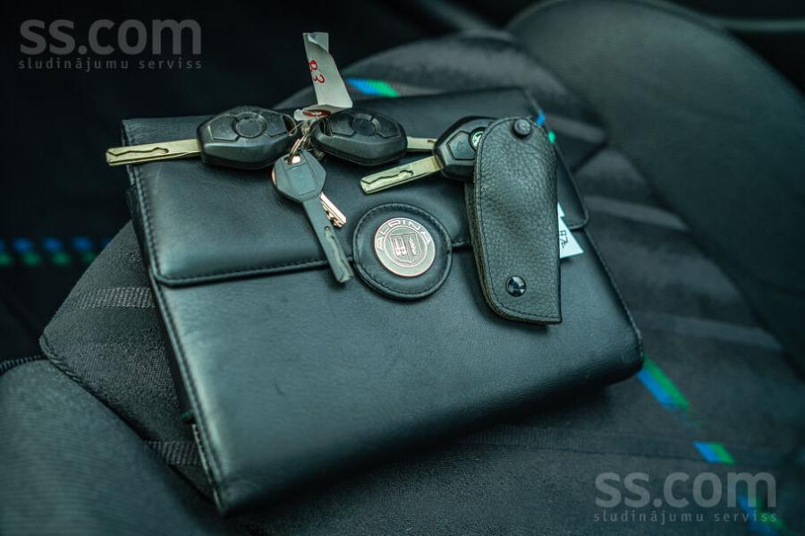 Pelēks BMW M3 2005 Rīga, ar dzinēja tilpumu 3.40 L un nobraukumu 162 tūkst. km par 18000 €, foto 24 vietnē AUTOMOTO.COM.LV