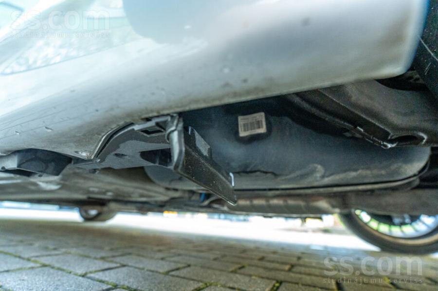 Pelēks BMW M3 2005 Rīga, ar dzinēja tilpumu 3.40 L un nobraukumu 162 tūkst. km par 18000 €, foto 26 vietnē AUTOMOTO.COM.LV