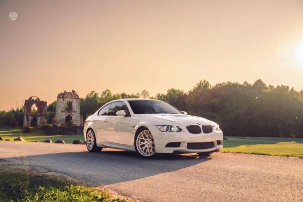 Balts BMW M3 2009 Viļņa, ar dzinēja tilpumu 4.00 L un nobraukumu 137 tūkst. km par 35000 €, foto 1 vietnē AUTOMOTO.COM.LV