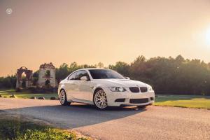 Balts BMW M3 2009 Viļņa, ar dzinēja tilpumu 4.00 L un nobraukumu 137 tūkst. km par 35000 €, foto  vietnē AUTOMOTO.COM.LV