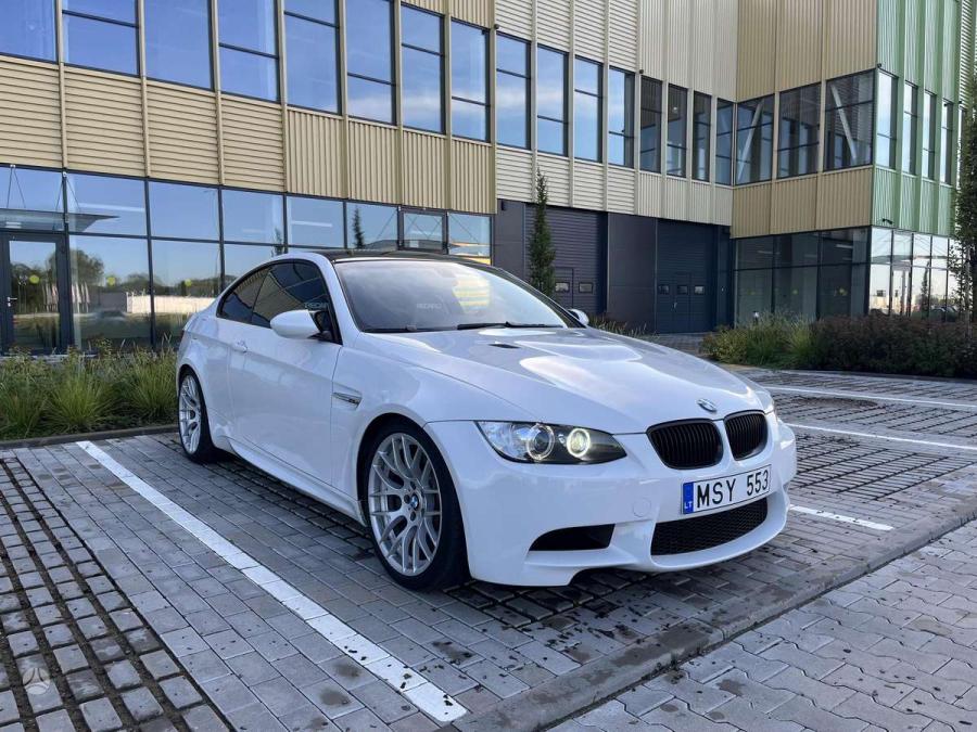 Balts BMW M3 2009 Viļņa, ar dzinēja tilpumu 4.00 L un nobraukumu 137 tūkst. km par 35000 €, foto 3 vietnē AUTOMOTO.COM.LV